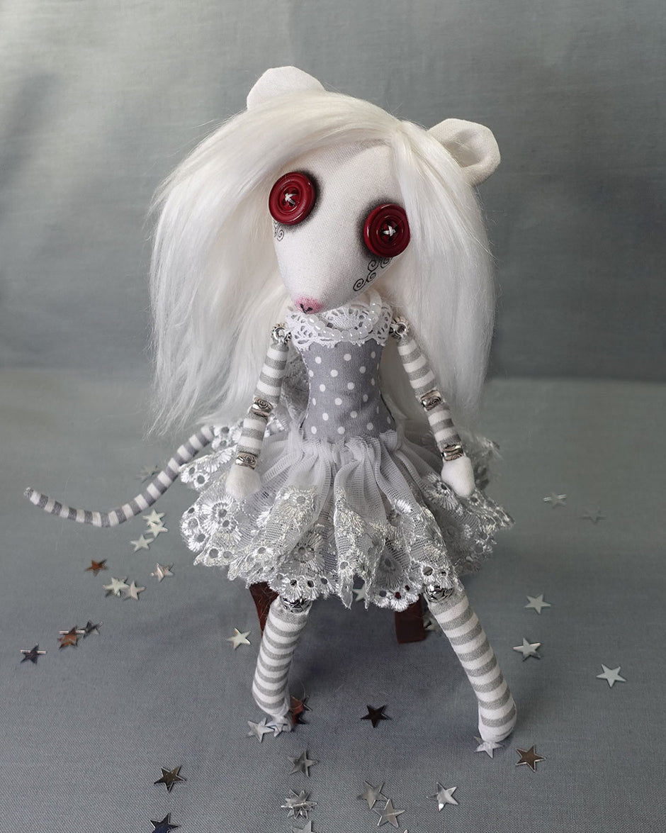 Spyderthread - Creepy cute art dolls and illustrations by Jo Hards